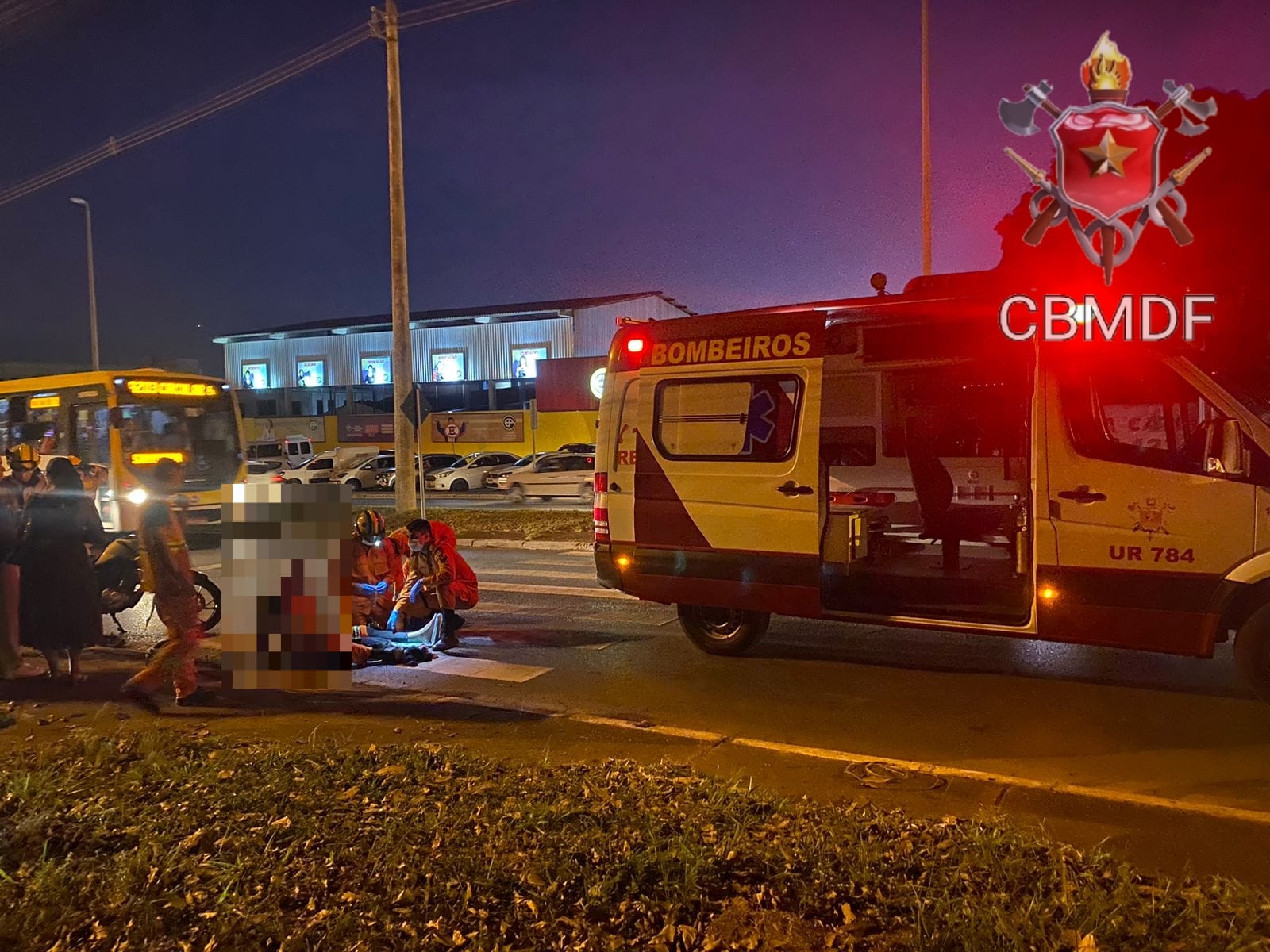 Acidente entre carro e moto deixa motociclista ferido no Gama | Jornal de Brasília