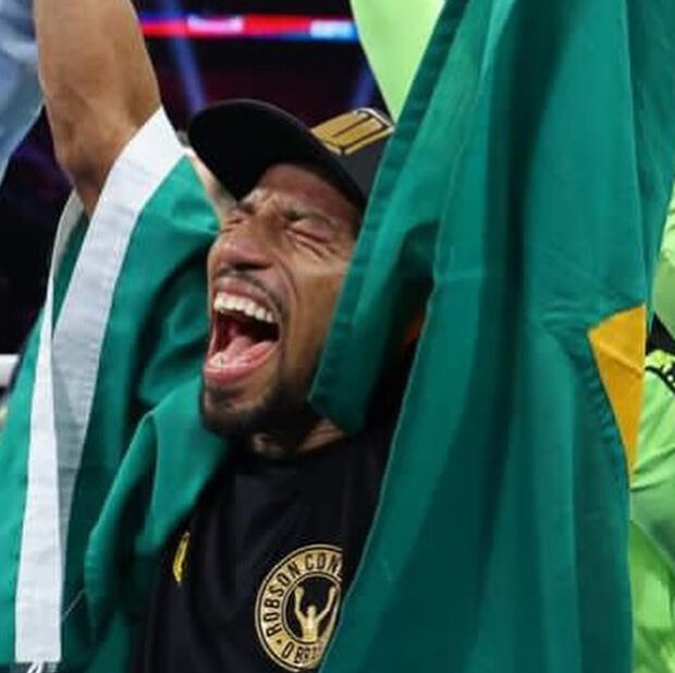 Em decisão contestada, Robson Conceição derrota americano e é campeão ...