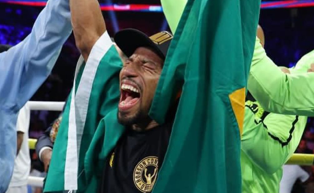 Em decisão contestada, Robson Conceição derrota americano e é campeão ...