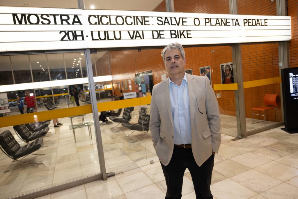 Vanessa Ataídes, reclama da falta de respeito por ter o maior bumbum do ...