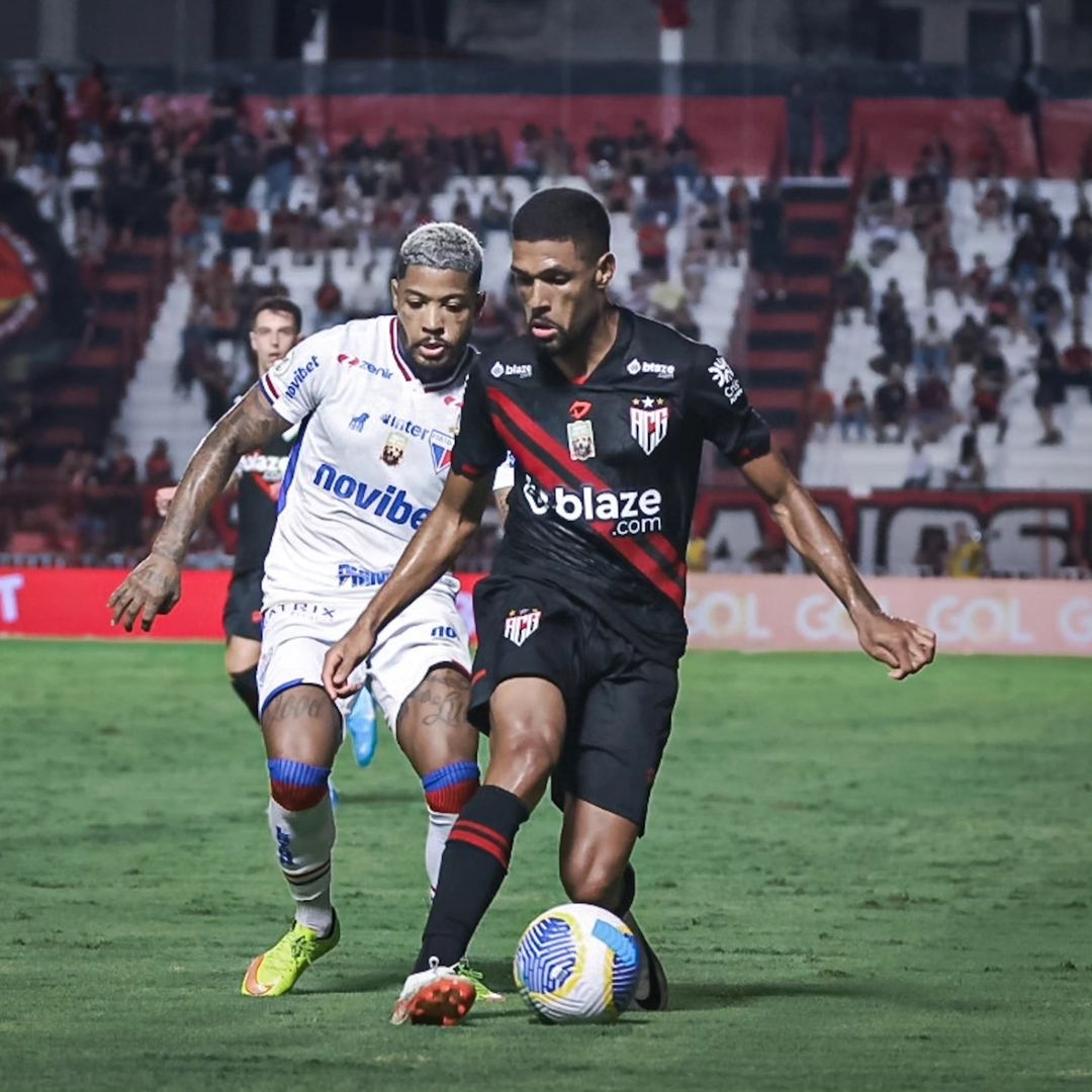 Rebaixado, Atlético-GO vira contra Fortaleza e deixa lanterna do Brasileiro | Jornal de Brasília