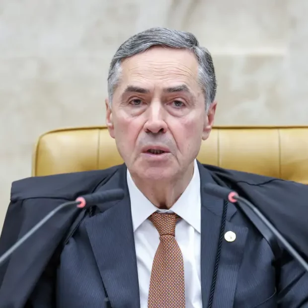 Em carta, Barroso diz que narrativa que associa combate ao golpismo a ...