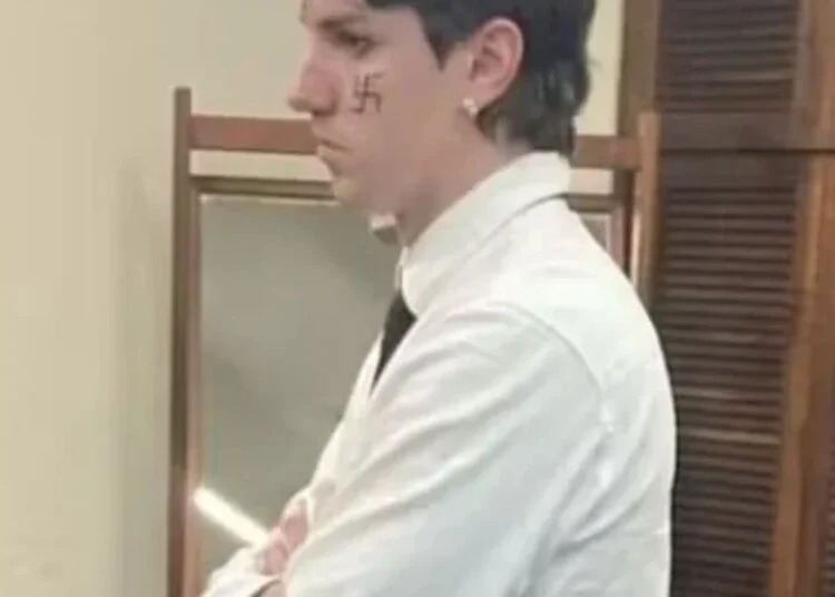 Desenho ou tatuagem de suástica e outros símbolos nazistas pode dar ...