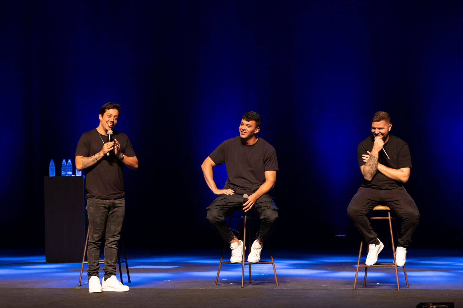 Victor Sarro, Renato Albani e Júlio Cocielo chegam a Brasília com o ...