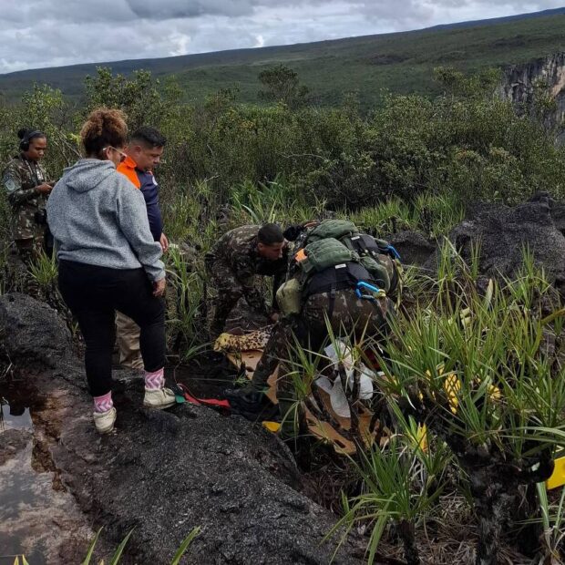 Grupo é resgatado em serra na Amazônia após 4 dias de espera | Jornal ...