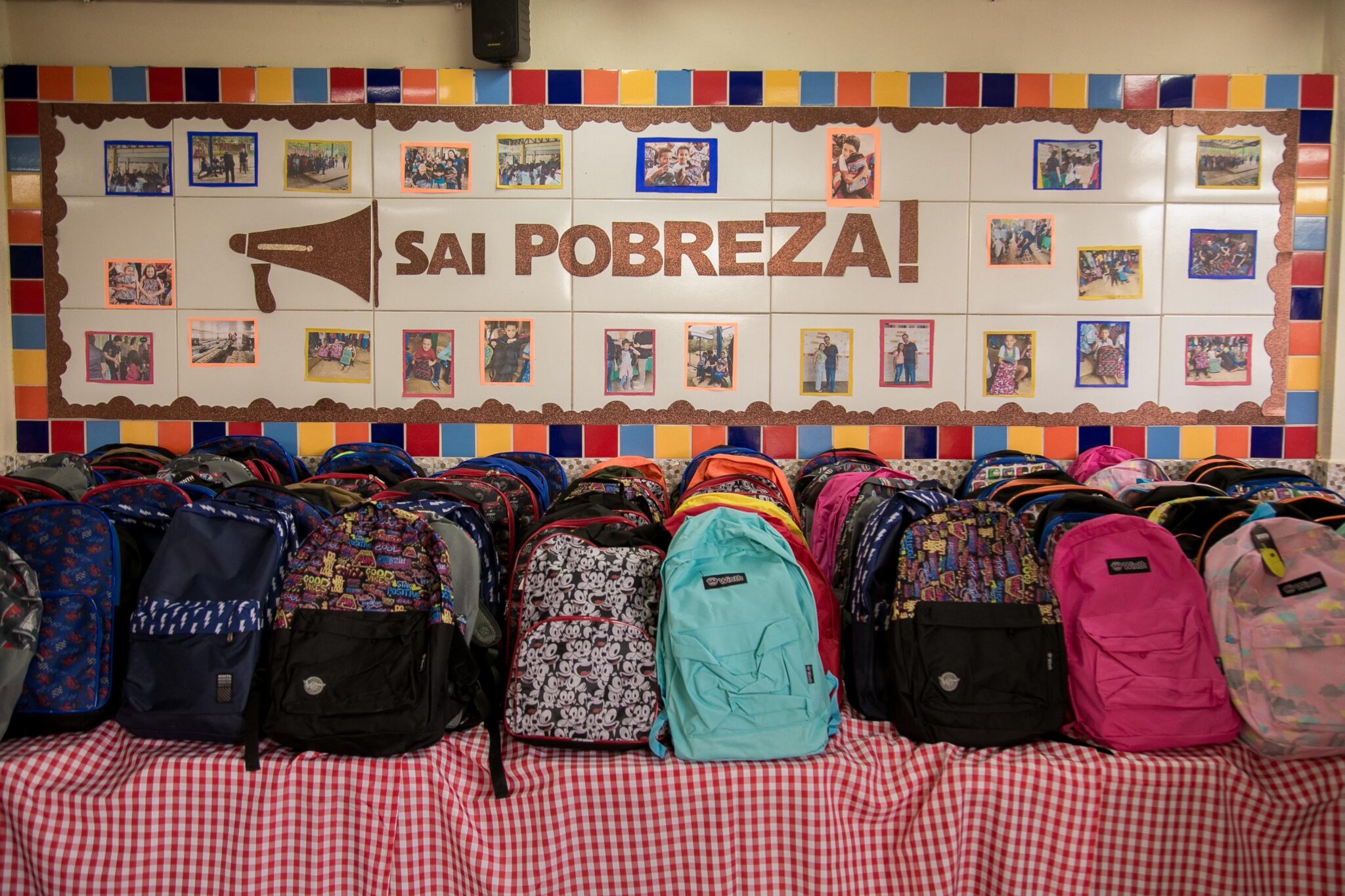 Conheça o projeto social que distribui kits escolares e transforma ...