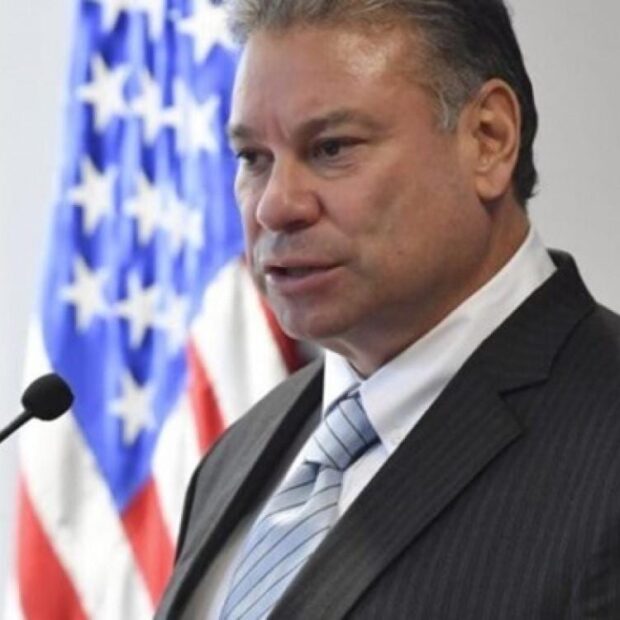 Embaixador dos EUA diz que missão brasileira para negociar tarifaço ...