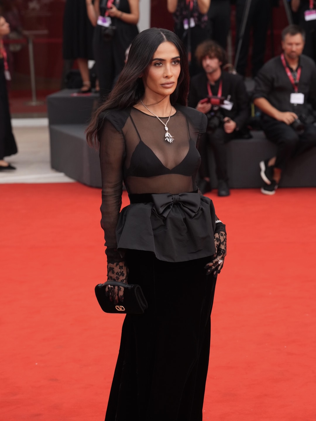 Silvia Braz brilha na première de Bugonia no Festival de Veneza | Jornal de Brasília