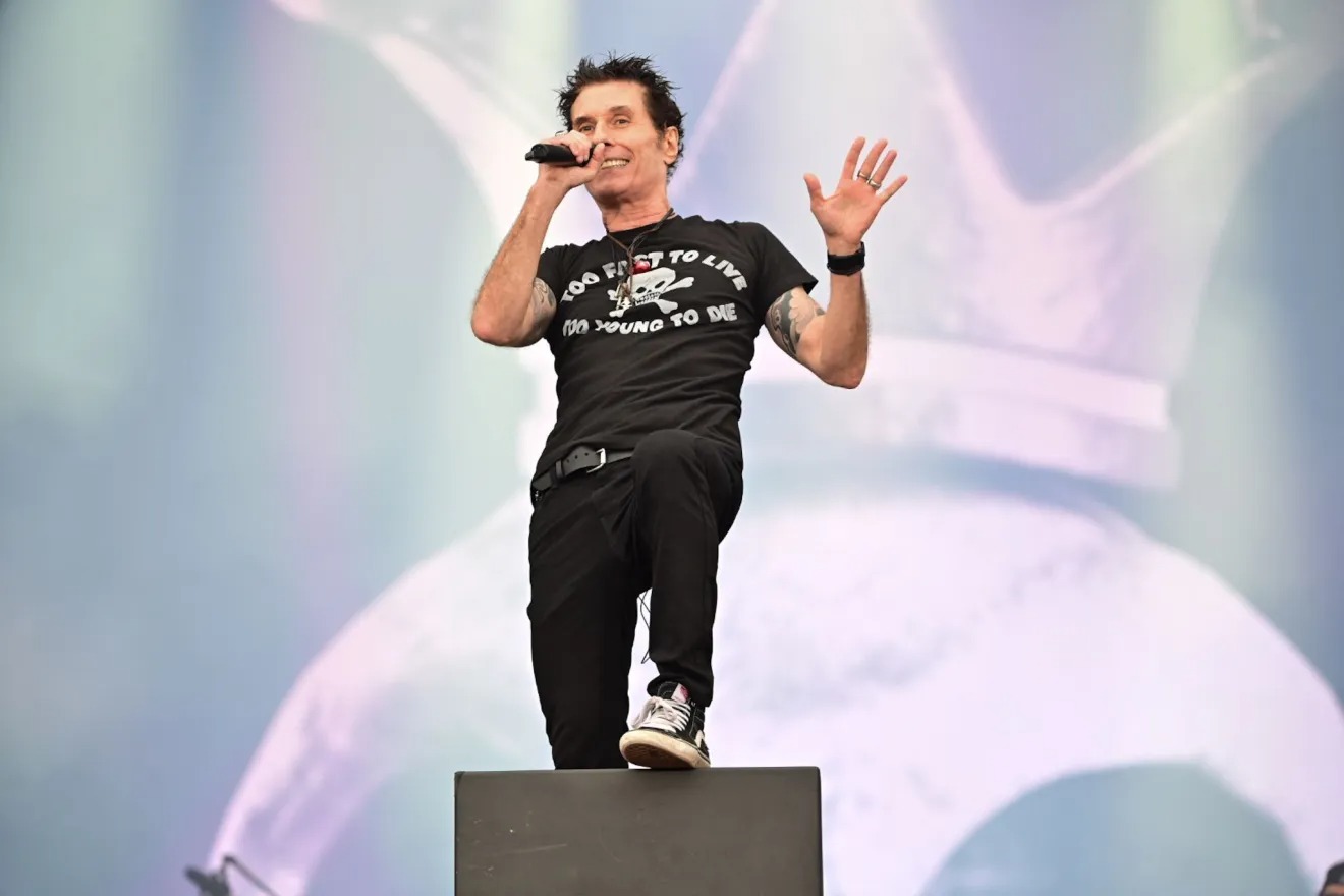 Capital Inicial toca “Que País é Esse?” para criticar PEC da impunidade e é ovacionado no The ...