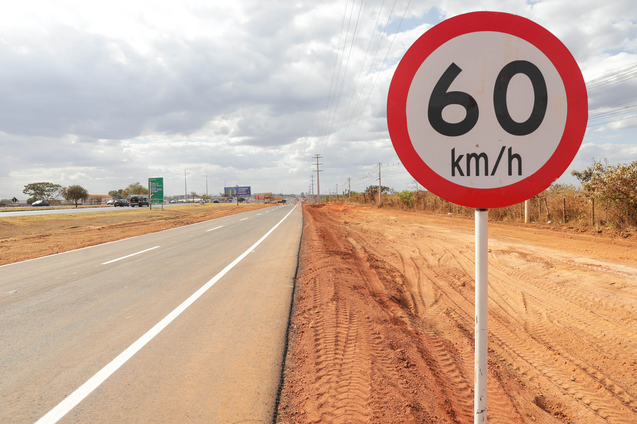 GDF finaliza pavimentação da marginal da BR-040 e inicia sinalização da ...