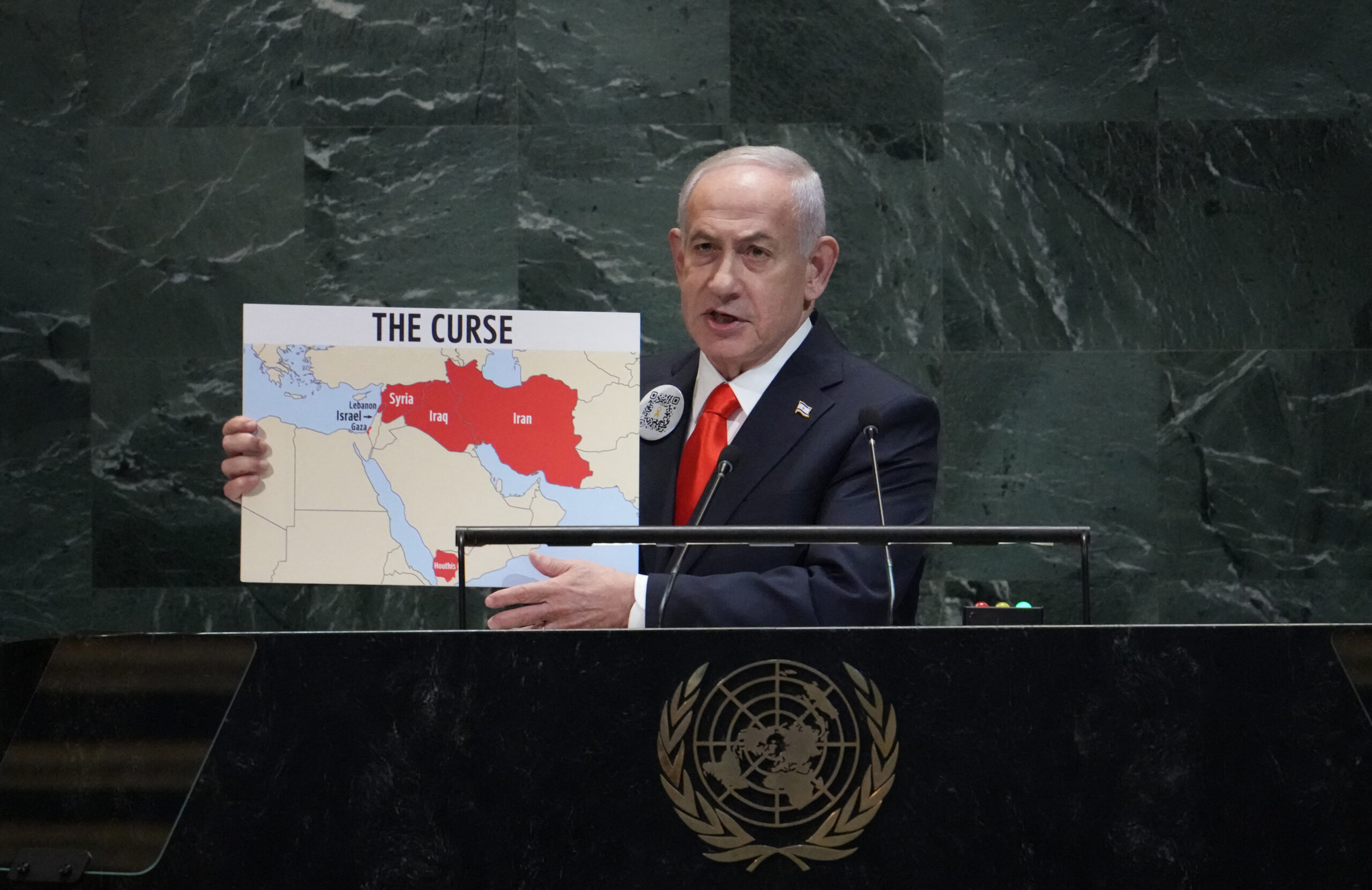 Netanyahu exibe QR code para site com imagens do 7 de Outubro na ONU ...