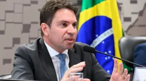 Ministro da Justiça diz que pedido de extradição de Ramagem aguarda ...