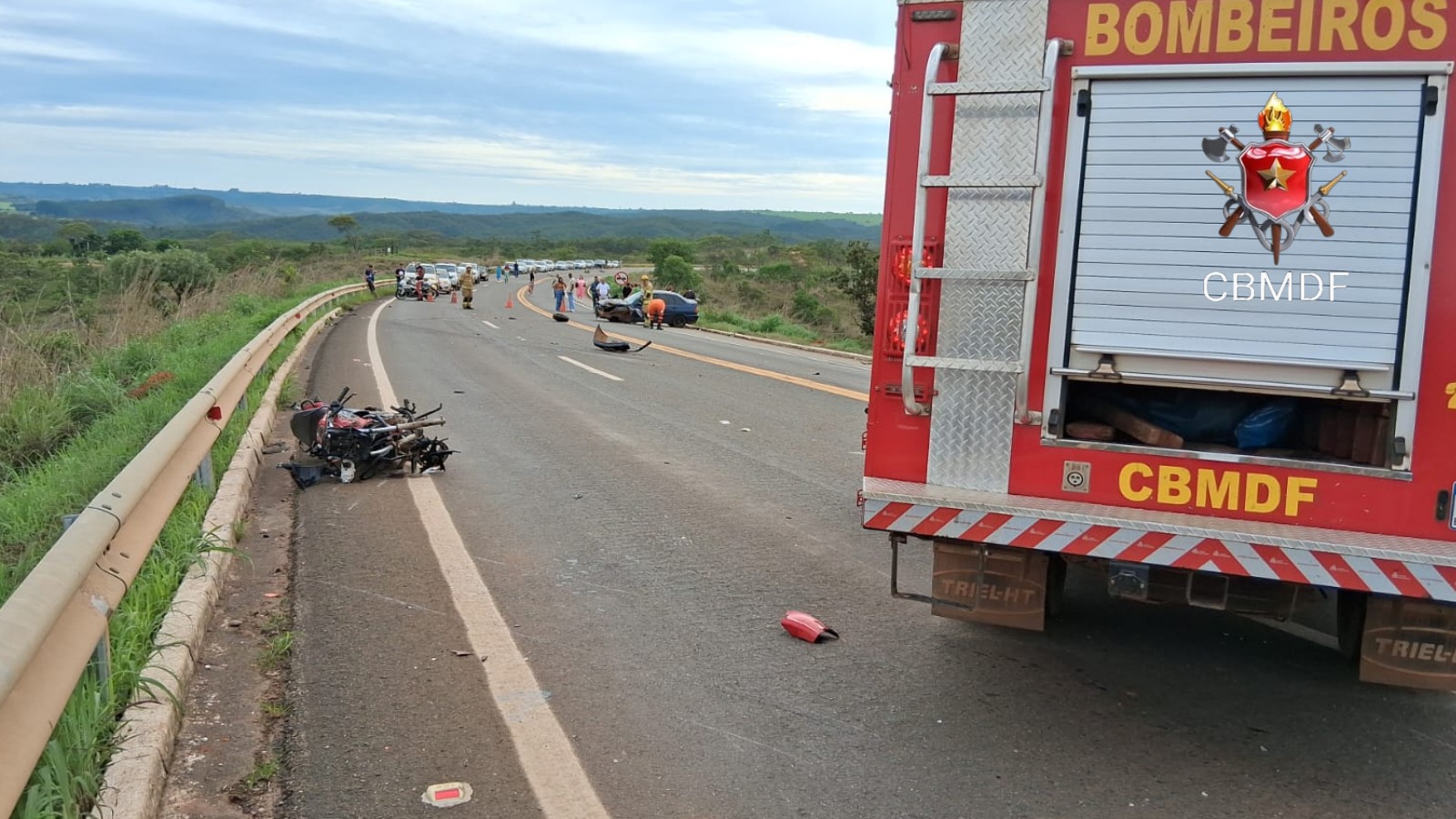 Acidente entre moto e carro deixa um morto na BR-251 | Jornal de Brasília