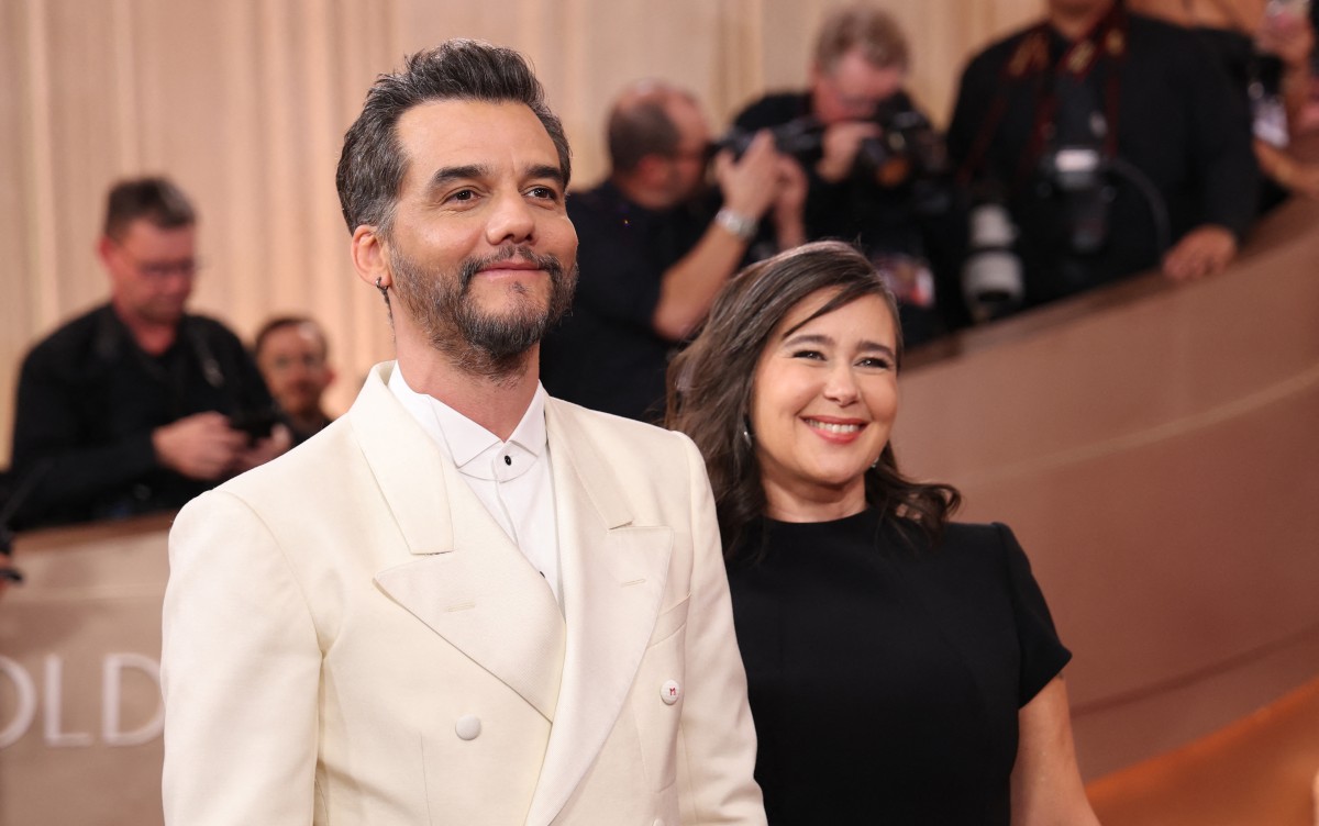 Wagner Moura chega ao Globo de Ouro com santinho da sorte de Fernanda ...