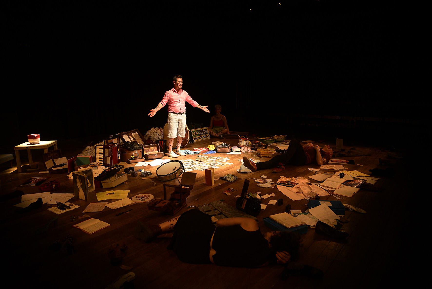 Entre lembranças e esquecimentos, LUME Teatro apresenta “KINTSUGI, 100 ...